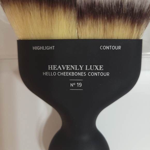 it cosmetics | Makeup | It Cosmetics Heavenly Luxe Hello Cheekbones Conture Highlight No 9 Brush ...